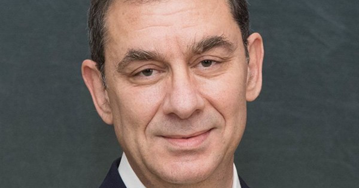 Pfizer CEO Albert Bourla recalls his decision to go it alone on the ...