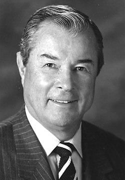 Vernon Loucks, Hall of Fame honoree, dies at age 87 | Modern Healthcare